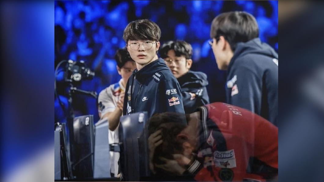 《英雄聯盟》T1團員爆淚成最佳照片！ 網鼻酸：17年的Faker│TVBS新聞網