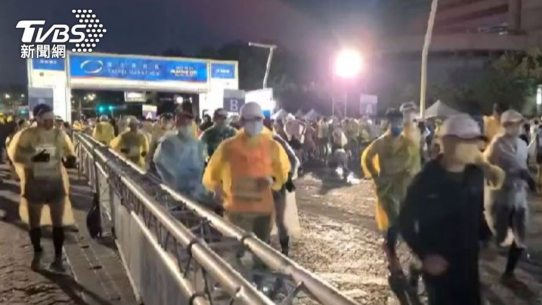 不畏寒流參加台北馬！男跑者突一度昏厥無呼吸 CPR搶命│TVBS新聞網