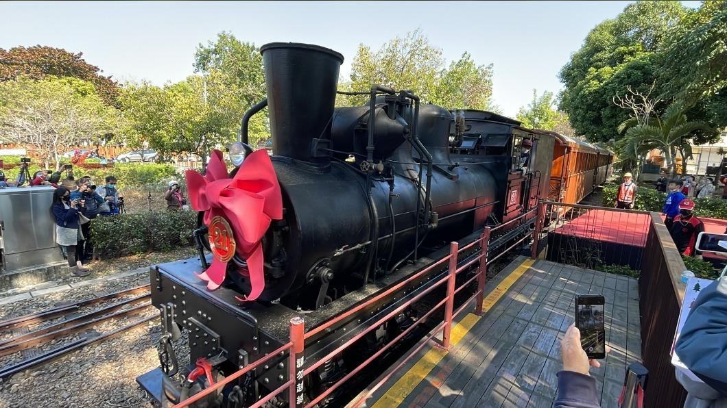 110歲寶刀未老! 21號蒸汽火車頭復駛 塵封43年風華再現│TVBS新聞網