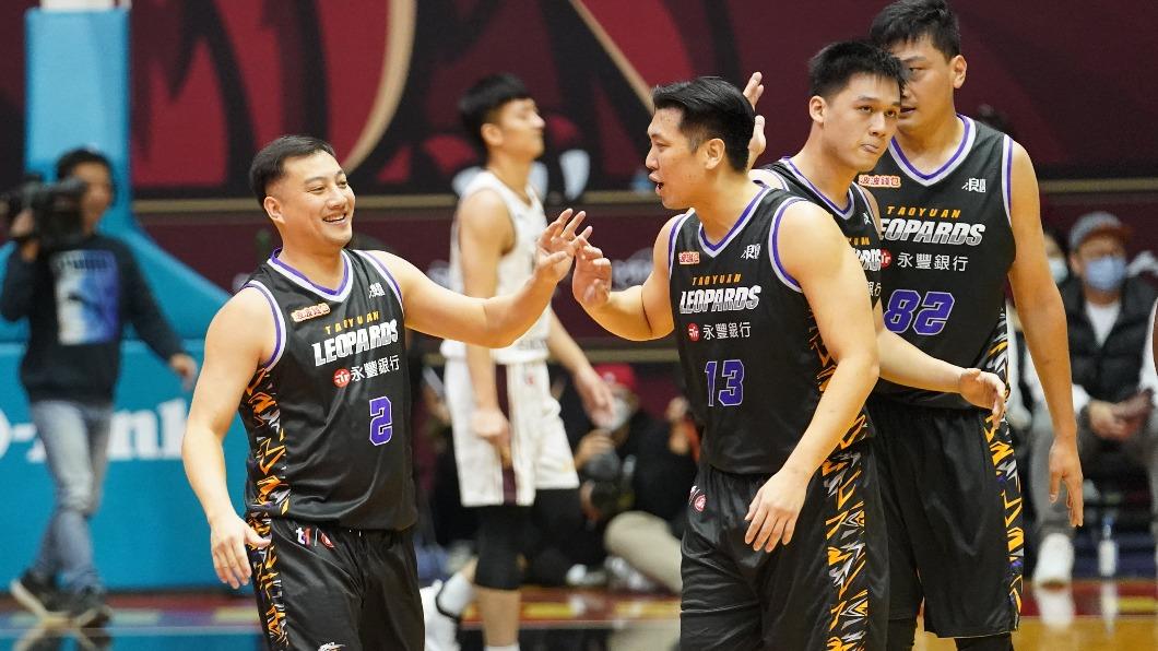 T1／這次有預告！霍華德膝傷 總教練：未來以主場為主│TVBS新聞網