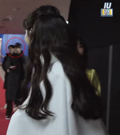 李鐘碩秘戀IU早漏餡！1舉動偷偷放閃 溜進後台全被拍│TVBS新聞網
