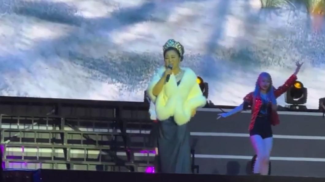 白冰冰跨年唱「First Love」 網讚反差萌最大亮點│TVBS新聞網