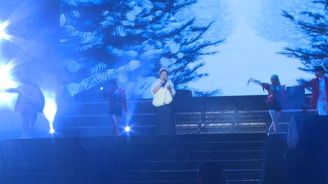 白冰冰跨年唱「First Love」 網讚反差萌最大亮點│TVBS新聞網