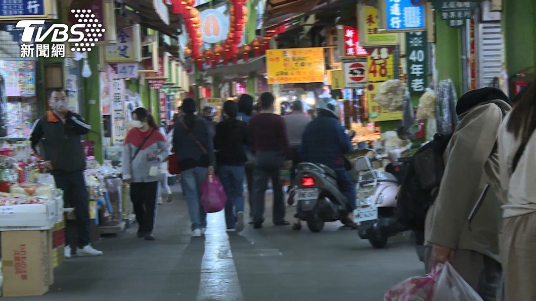 年貨大街湧人潮卻「人才荒」 店家嘆：時薪200元也難找│疫情│TVBS新聞網
