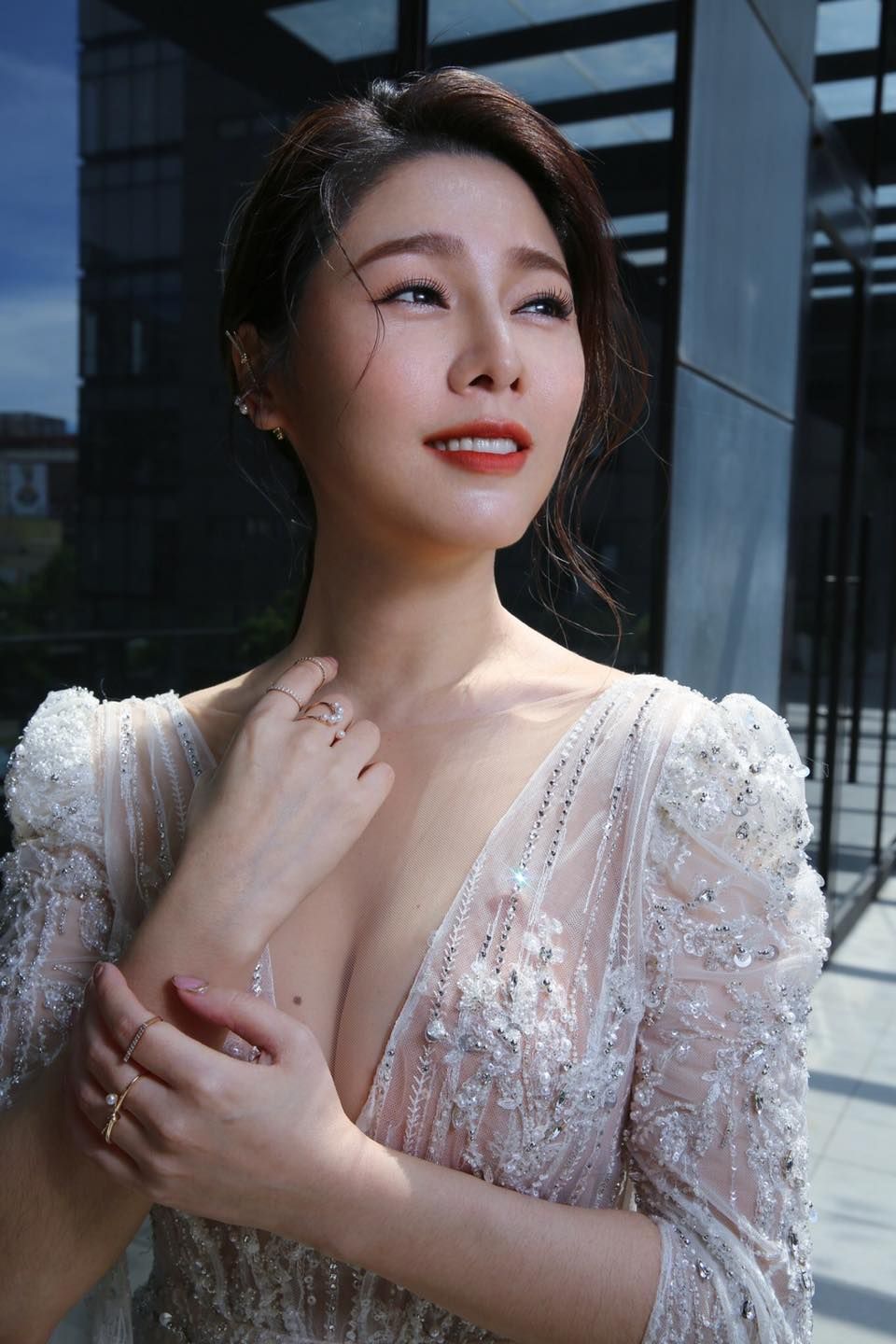 白家綺「剃髮出家」成尼姑？昔光頭全剃光 小S都嚇壞│TVBS新聞網