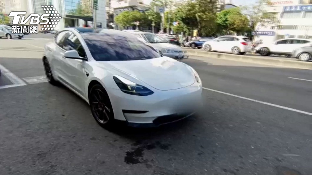 請不要投訴！特斯拉Uber貼滿標語「起步暴衝」怕客訴│TVBS新聞網