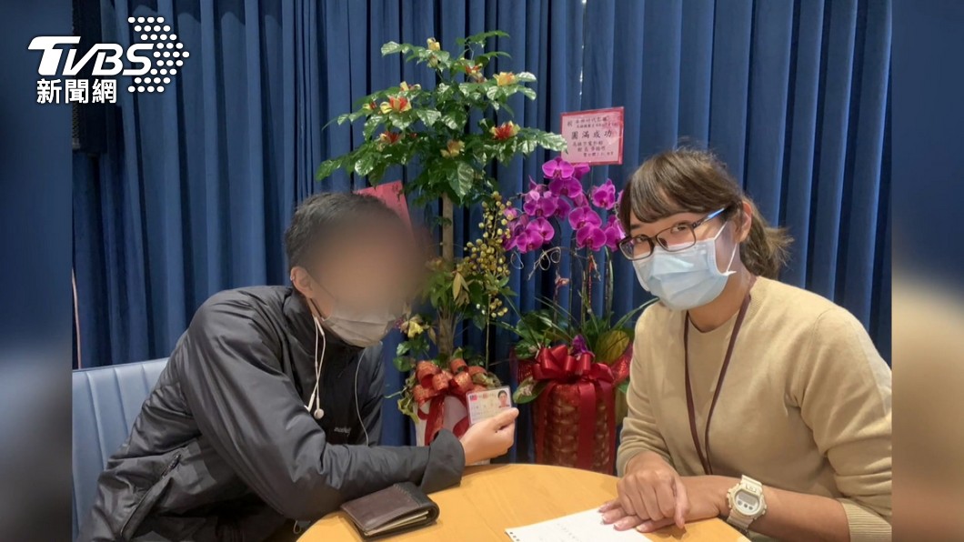 名字有「兔」看整年免費電影！ 高雄2民眾改名獲VVIP卡│影城│兔年│TVBS新聞網