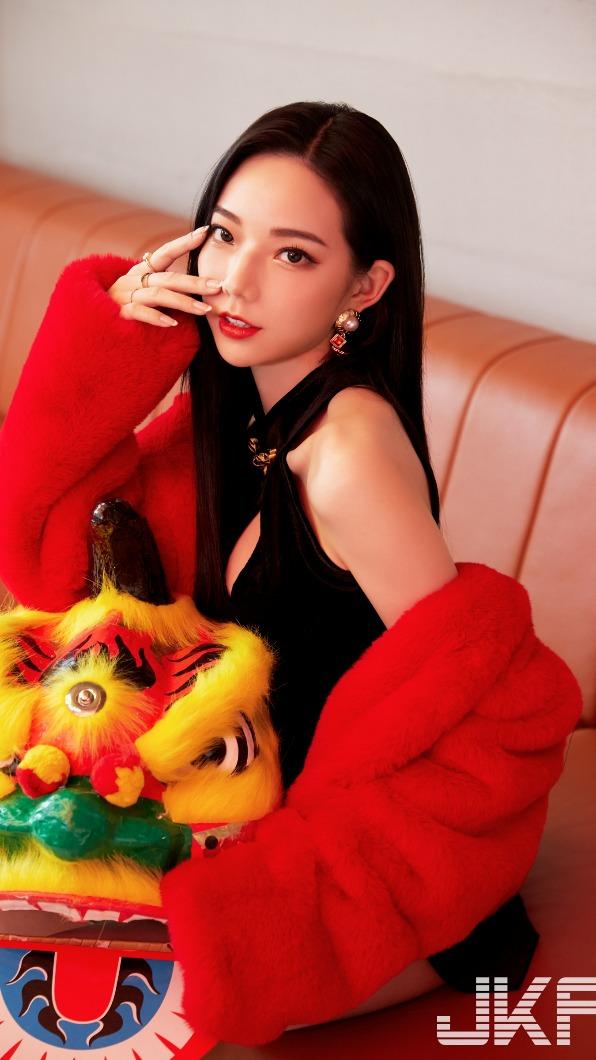 JKF女郎啾啾自拍「豐滿青筋照」求和 男友接招投降了│TVBS新聞網