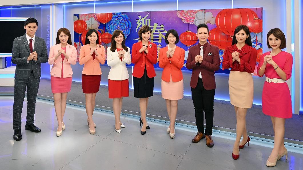 「林志玲揹巾育兒」畫面超美！低調陪AKIRA演出 一家三口互動曝│TVBS新聞網