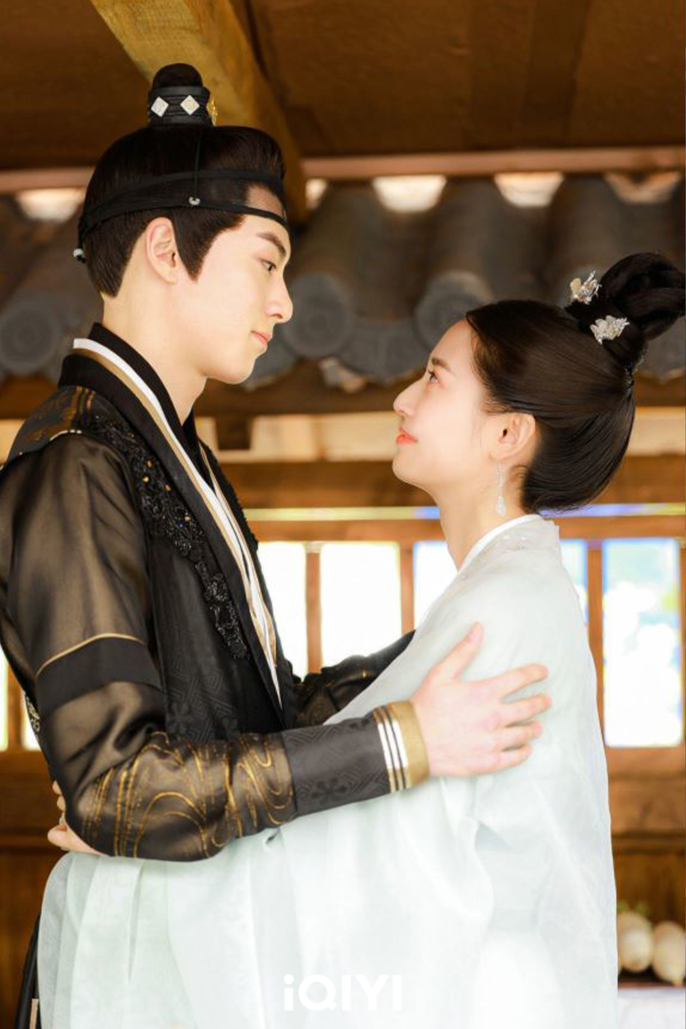 《蒼蘭訣》月尊爆談地下情！ 「床上纏綿」同劇女星差點被抓包│TVBS新聞網