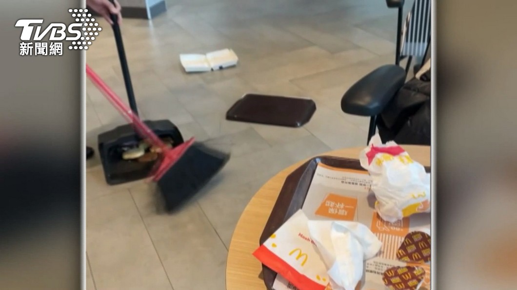沒等餐點好就取餐 男打翻咖啡跟速食店起爭執│TVBS新聞網