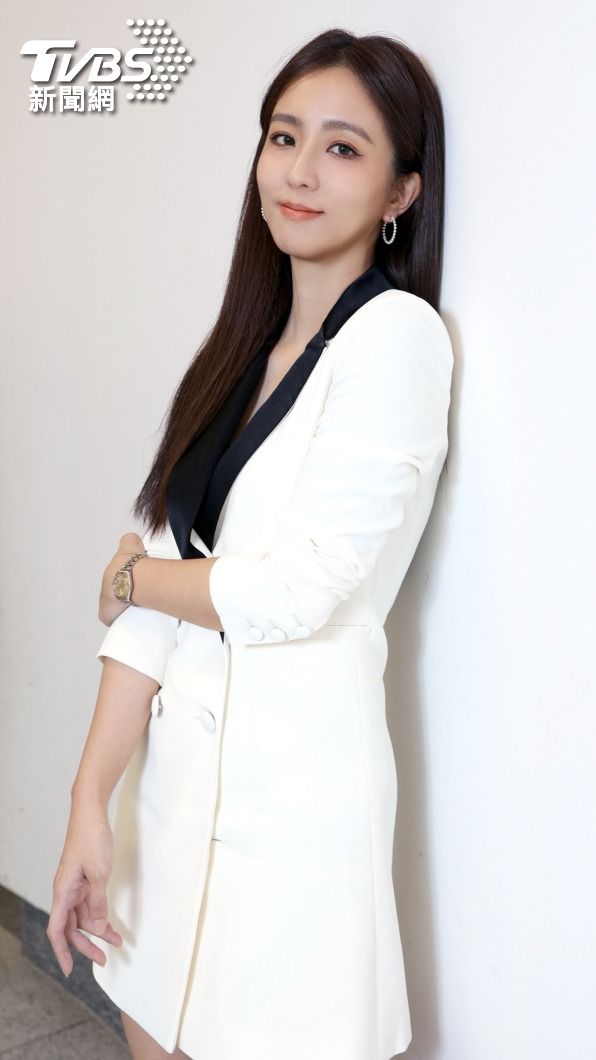 周曉涵拈花惹草獻手藝！新年願望竟被形容「很會生」 反應超真實│TVBS新聞網