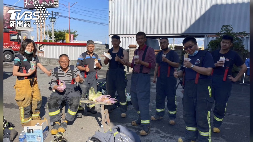 年初一救火「沒飯吃」 CALL餐車開到現場│TVBS新聞網
