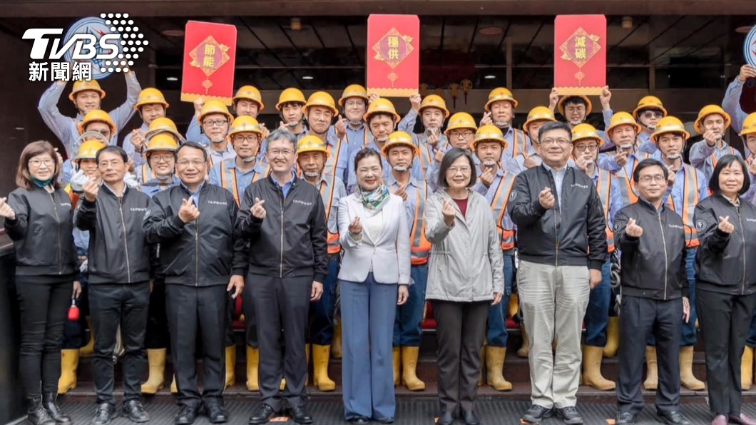 桃園合體張善政 馬發福袋喊「快回家生孩子」│馬英九│紅包│卸任│TVBS新聞網