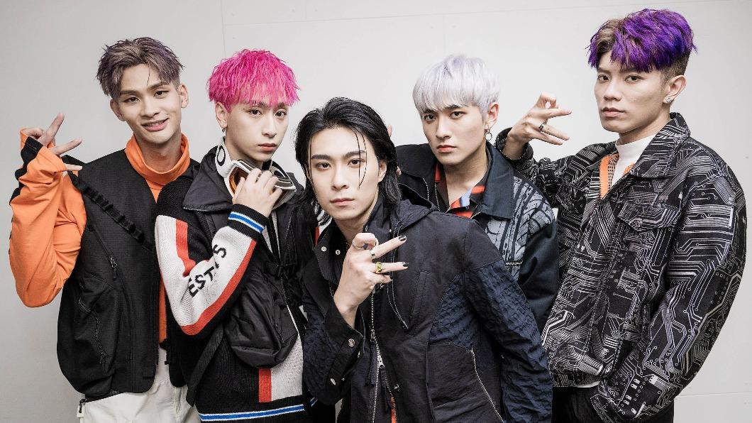 FEniX團長MAX「買點心給妝髮師」超暖 主動寫Rap讓團員表現│TVBS新聞網