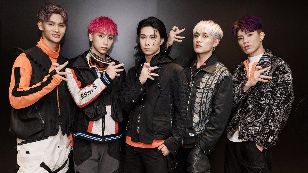 FEniX團長MAX「買點心給妝髮師」超暖 主動寫Rap讓團員表現│TVBS新聞網