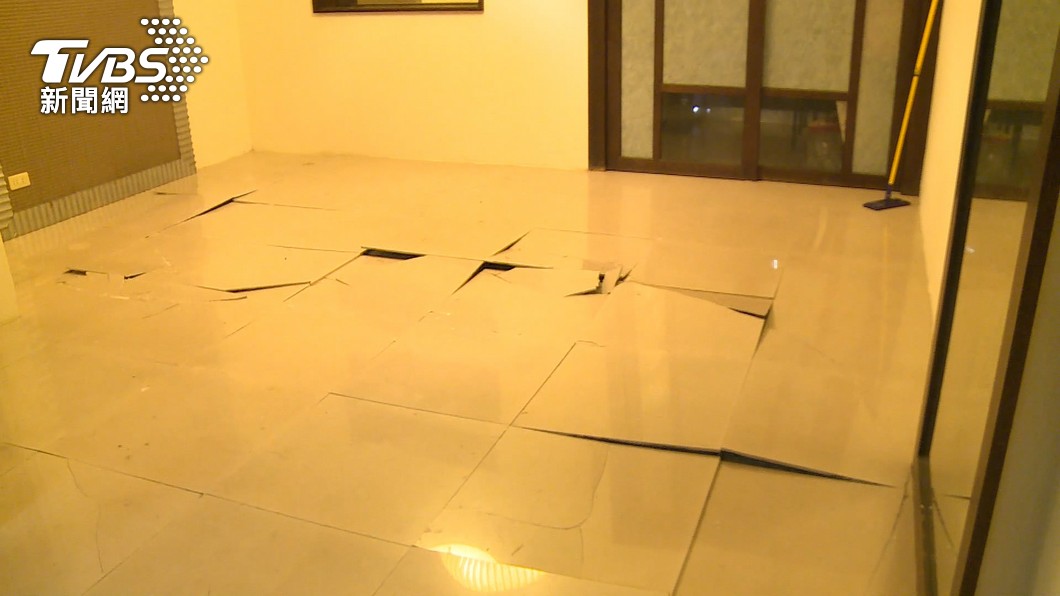 磁磚凍未條！「狂響啪啦聲」 網：地板冷到炸裂│TVBS新聞網