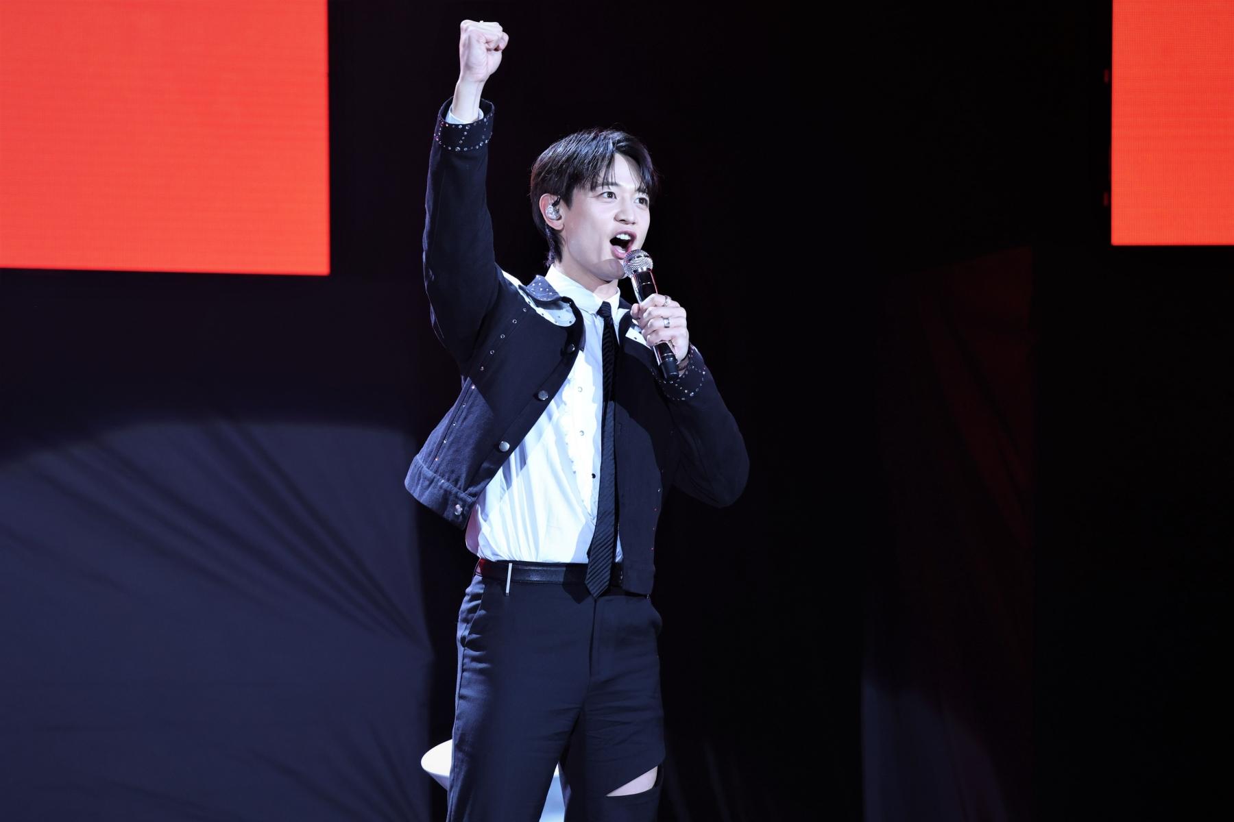 珉豪新年開唱「抱抱送不停」 化身李子維告白遭粉絲逼婚：嫁給我！│SHINee│SM│Kpop│TVBS新聞網