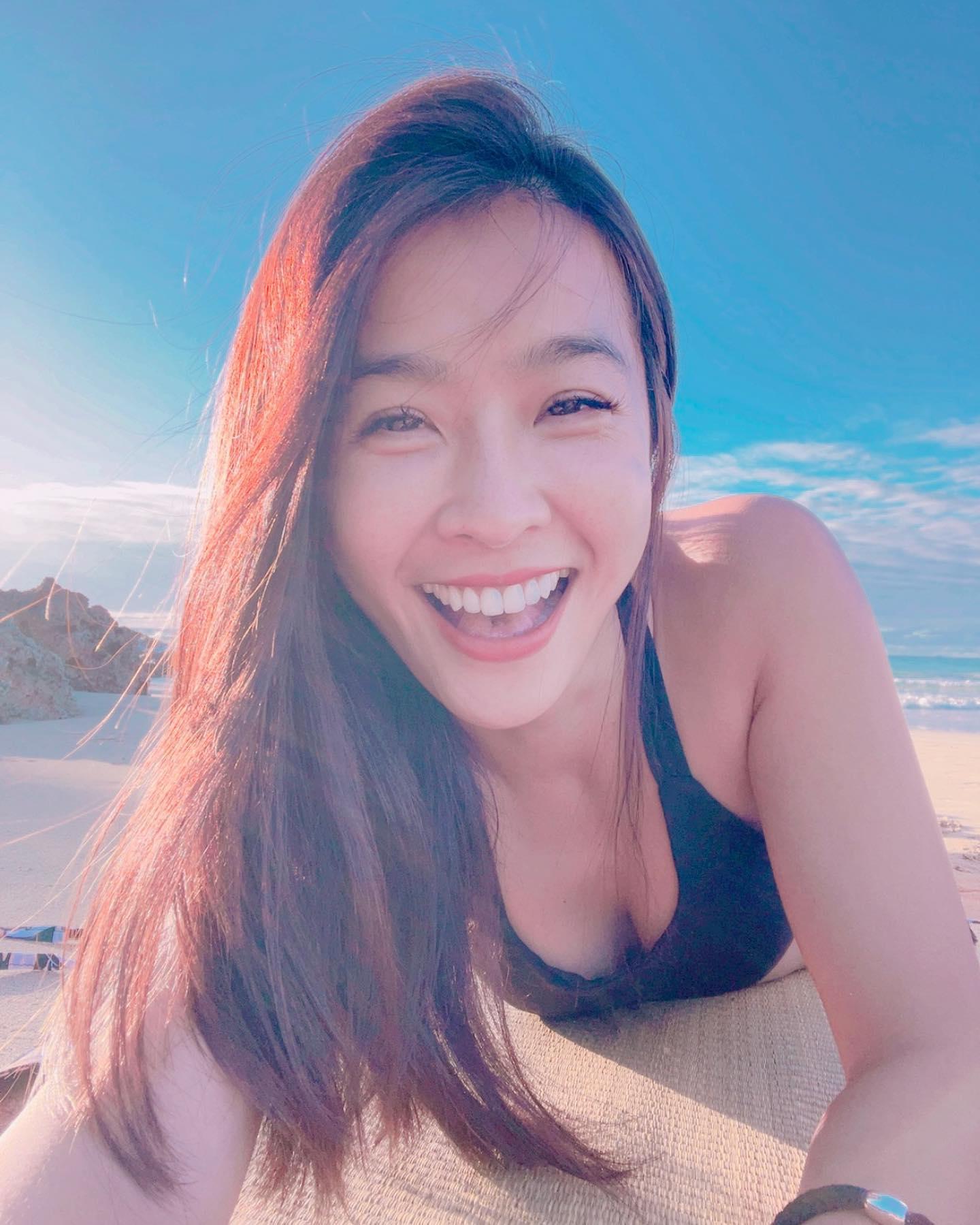 小嫻不藏了！辣露bra賀開工 2萬網友看暈：太美了│單身│性感│海灘│TVBS新聞網