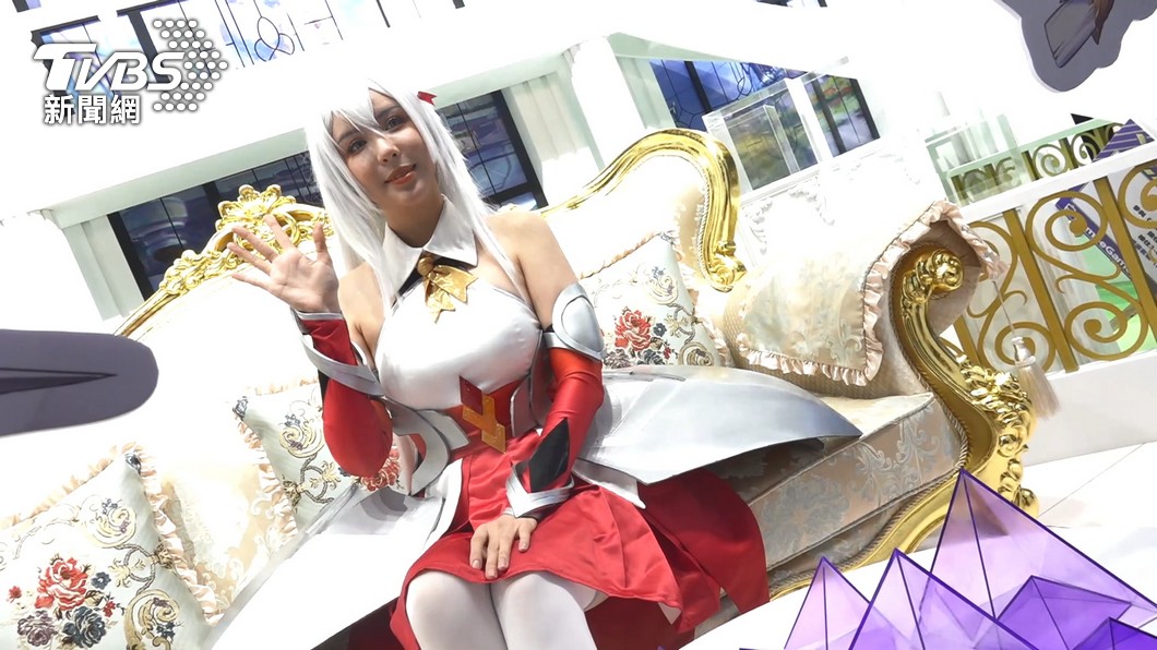 《灌籃高手》真人版「彩子」現蹤影城！ 知名Coser現身電玩展吸引粉絲│TVBS新聞網