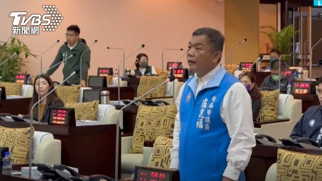 台南議會剛開就爆衝突！藍議員欲衝主席台 副議長肉身擋│TVBS新聞網