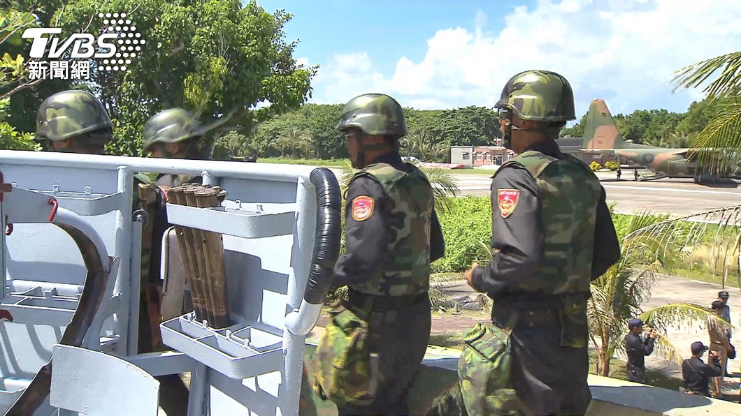 共軍秀轟6K南海演訓 專家：練阻美航艦馳援 太平島最新空偵照曝光│TVBS新聞網