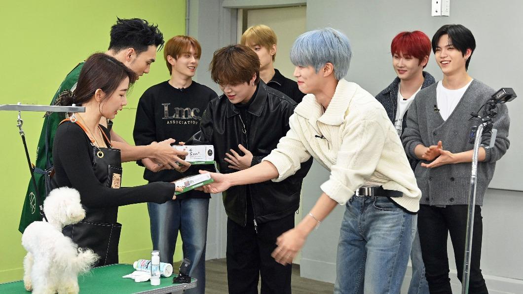 韓男團VERIVERY同框郭書瑤！ 超愛台美食：好想吃刈包│TVBS新聞網