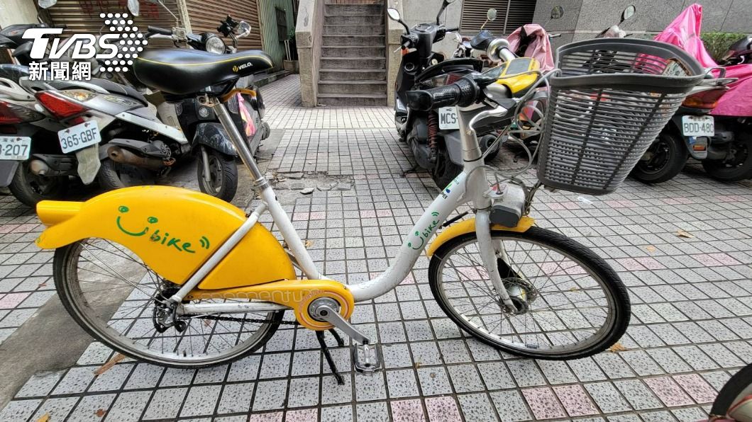 新店婦過馬路遭YouBike猛撞 頭部重創「昏迷指數3」│TVBS新聞網