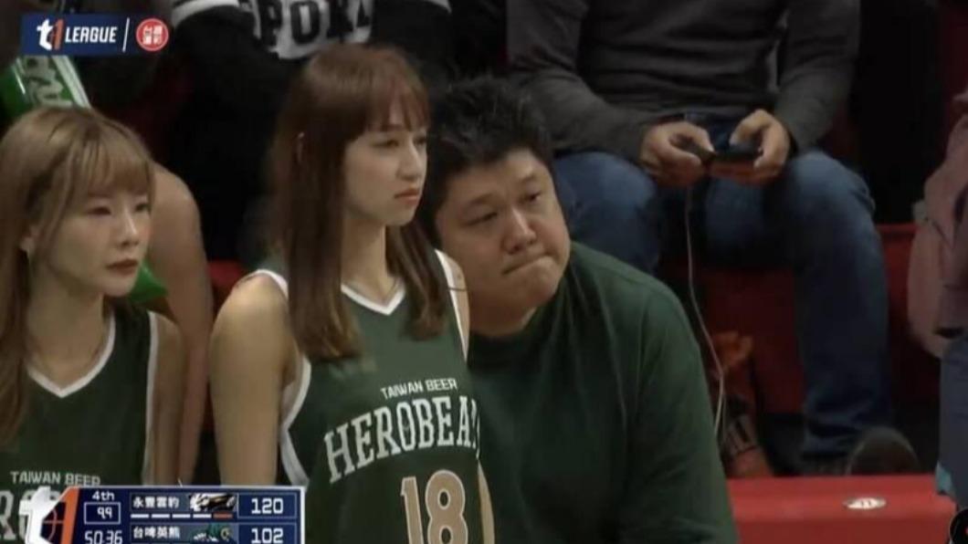 T1鬥毆事件還原！哈孝遠被疑帶風向開嗆 合體正妹Yami吸萬人看│TVBS新聞網