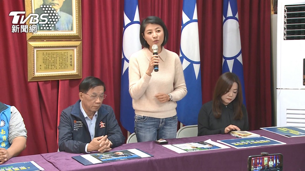 補選巷戰 林明溱遇蔡培慧陣營宣傳車上「倒讚」│TVBS新聞網