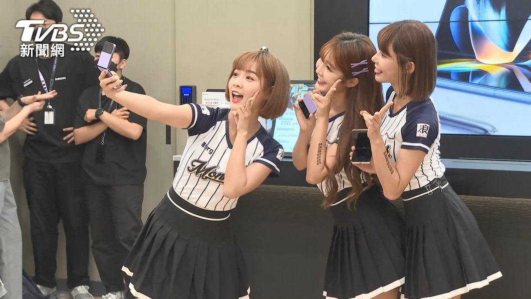 賣票當機！籃籃、林襄進軍MLB 樂天女孩登板台灣日│TVBS新聞網