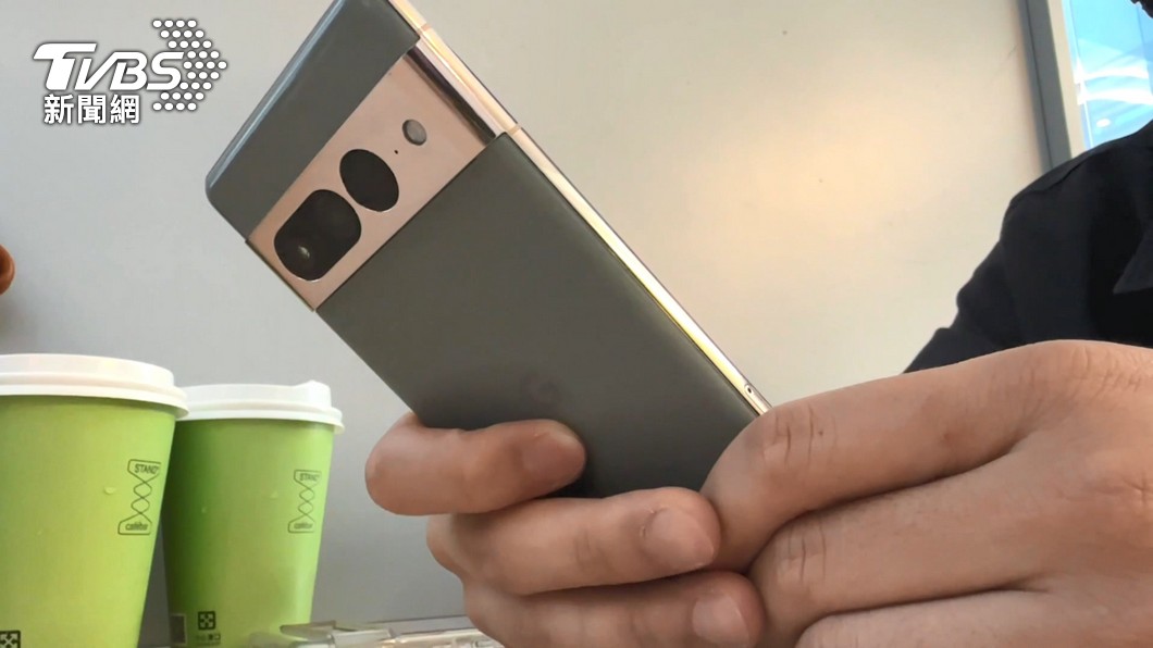 搖Pixel機有怪聲！官方首回「正常」 男疑零件鬆│TVBS新聞網