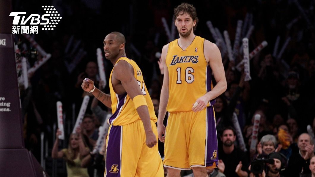 Kobe「現身」退休儀式！深情告白蓋索：沒你就沒冠軍│NBA│湖人│Pau Gasol│TVBS新聞網