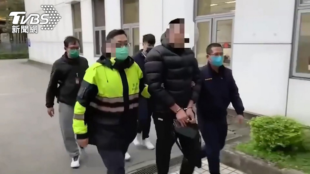 你擋到我！按喇叭反遭嗆 駕駛持槍K騎士│TVBS新聞網