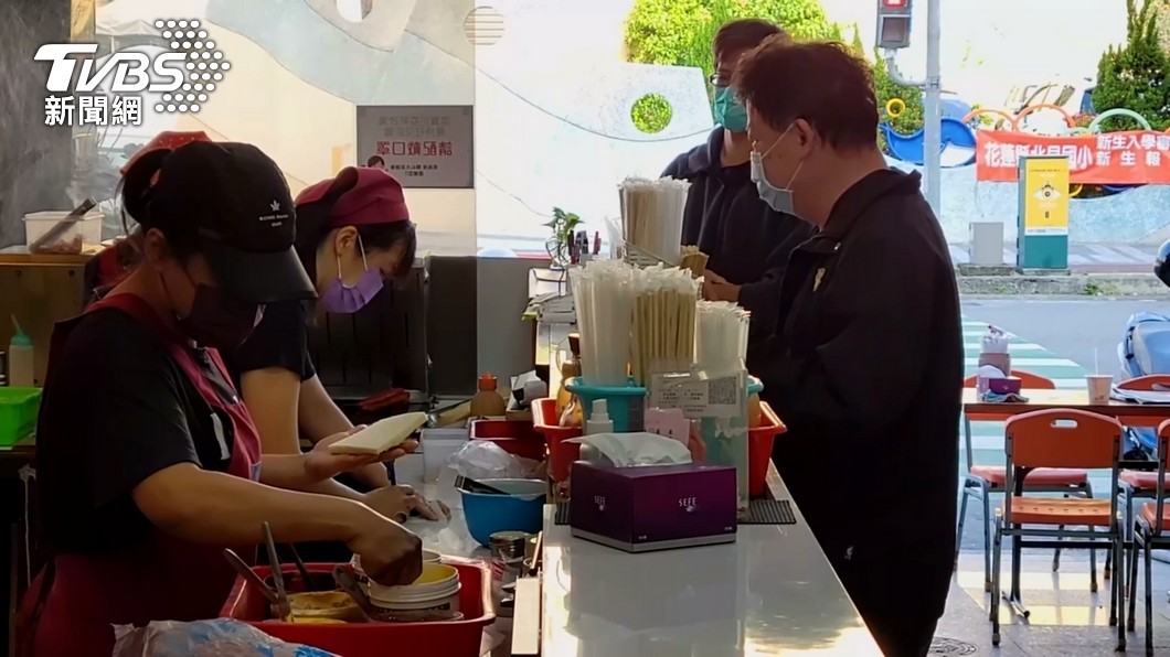 滿蛋大亨！早餐吃到飽130元 顧客狂嗑8顆│TVBS新聞網