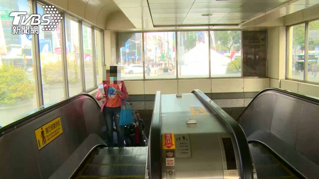 走路看路！捷運「低頭族」 碰撞糾紛占47.5%│TVBS新聞網