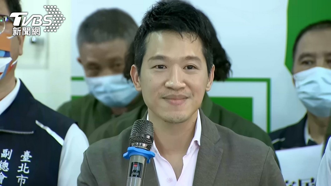 PK王世堅！何志偉登記連任 揪32位里長挺│TVBS新聞網