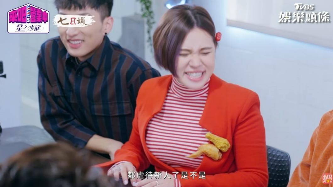 Hold住姐被鮮肉狂電「怎辦我結婚了」 全程笑容藏不住：好喜歡好帥│TVBS新聞網