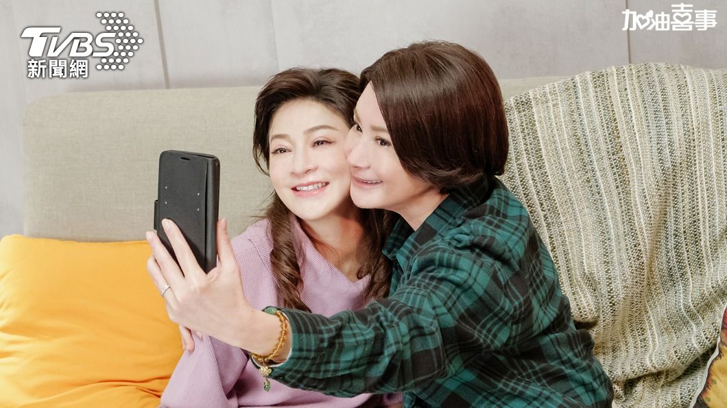 與閨密醉後相擁大和解！王彩樺自曝糗事 遭陳亞蘭調侃│TVBS新聞網