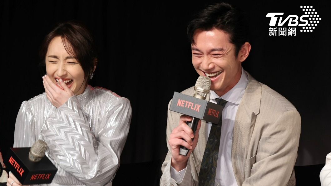 吳慷仁拍戲累倒直接睡公園 被柯佳嬿讚「木村拓哉接班人」羞爆│模仿犯│庹宗華│江宜蓉│TVBS新聞網