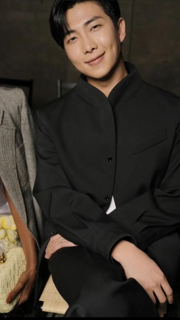 台灣驕傲！ 落日飛車首爾開唱 後台驚見「BTS隊長」興奮合影│TVBS新聞網