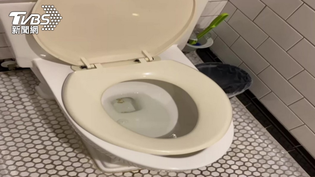 民眾控民宿「地墊馬桶」 陳年汙垢、棉被破洞│TVBS新聞網