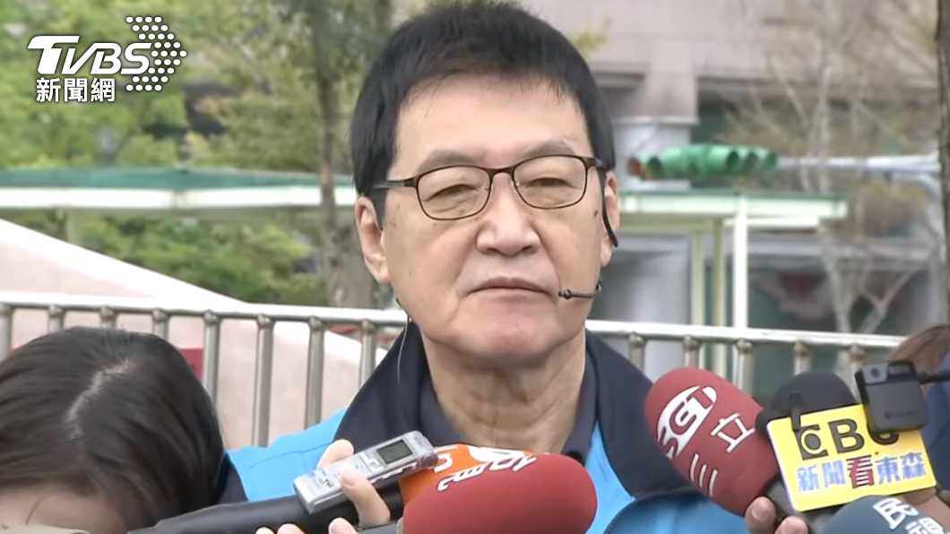 狹路相逢 徐巧芯緊抓費鴻泰手「何時收回罷免粉專的讚」│TVBS新聞網