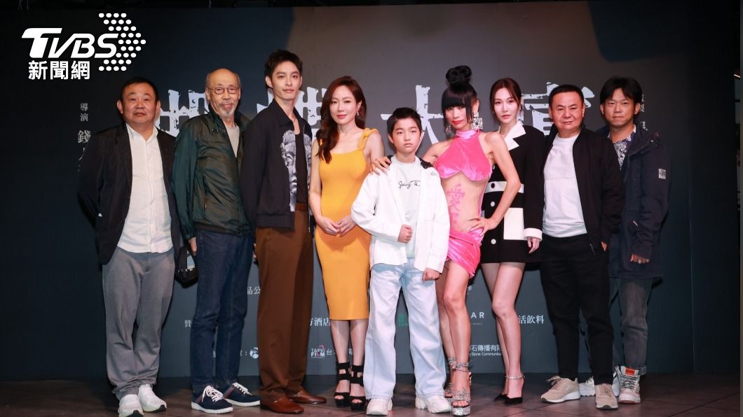 白靈胸下全裸火辣現身！ 狀況外「不識蔡振南」現場飄火藥味 │蝴蝶大廈│錢人豪│尹馨│TVBS新聞網