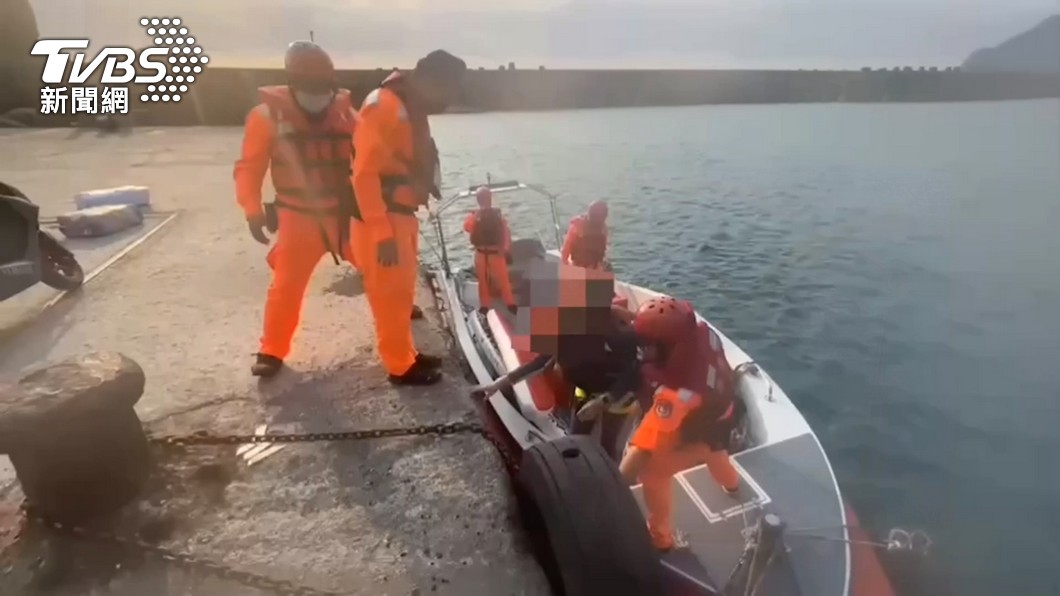 越漂越遠！玩SUP未注意暗流 遭沖外海│TVBS新聞網