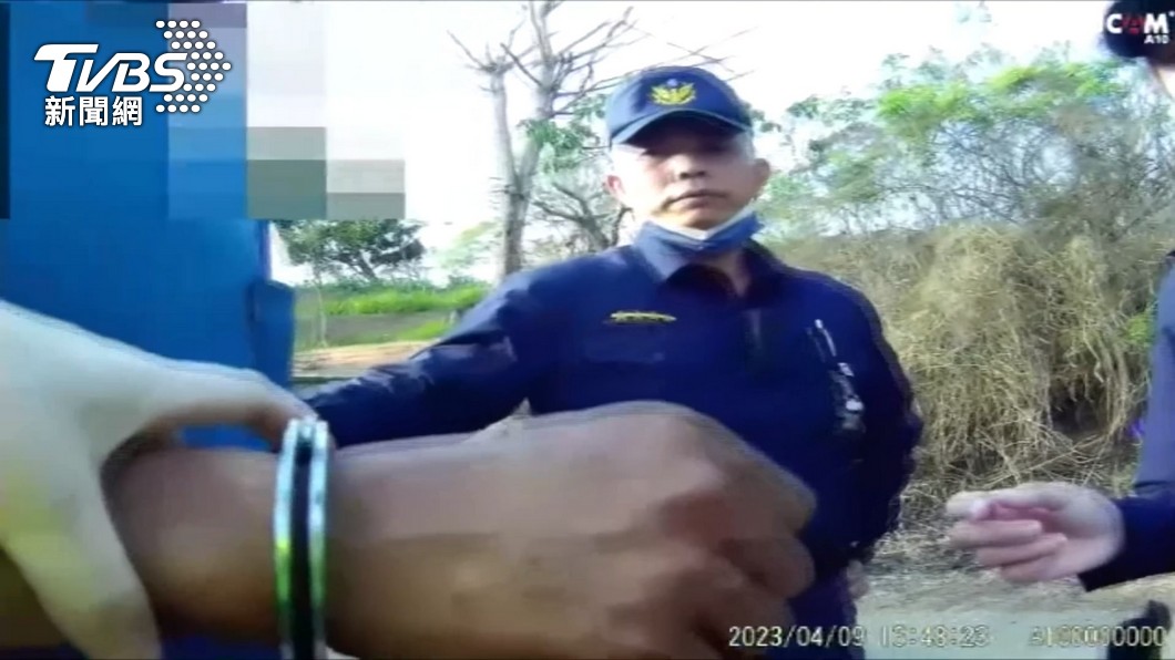 男公墓放火再打119 當場被捕竟稱「報案會被稱讚」│TVBS新聞網