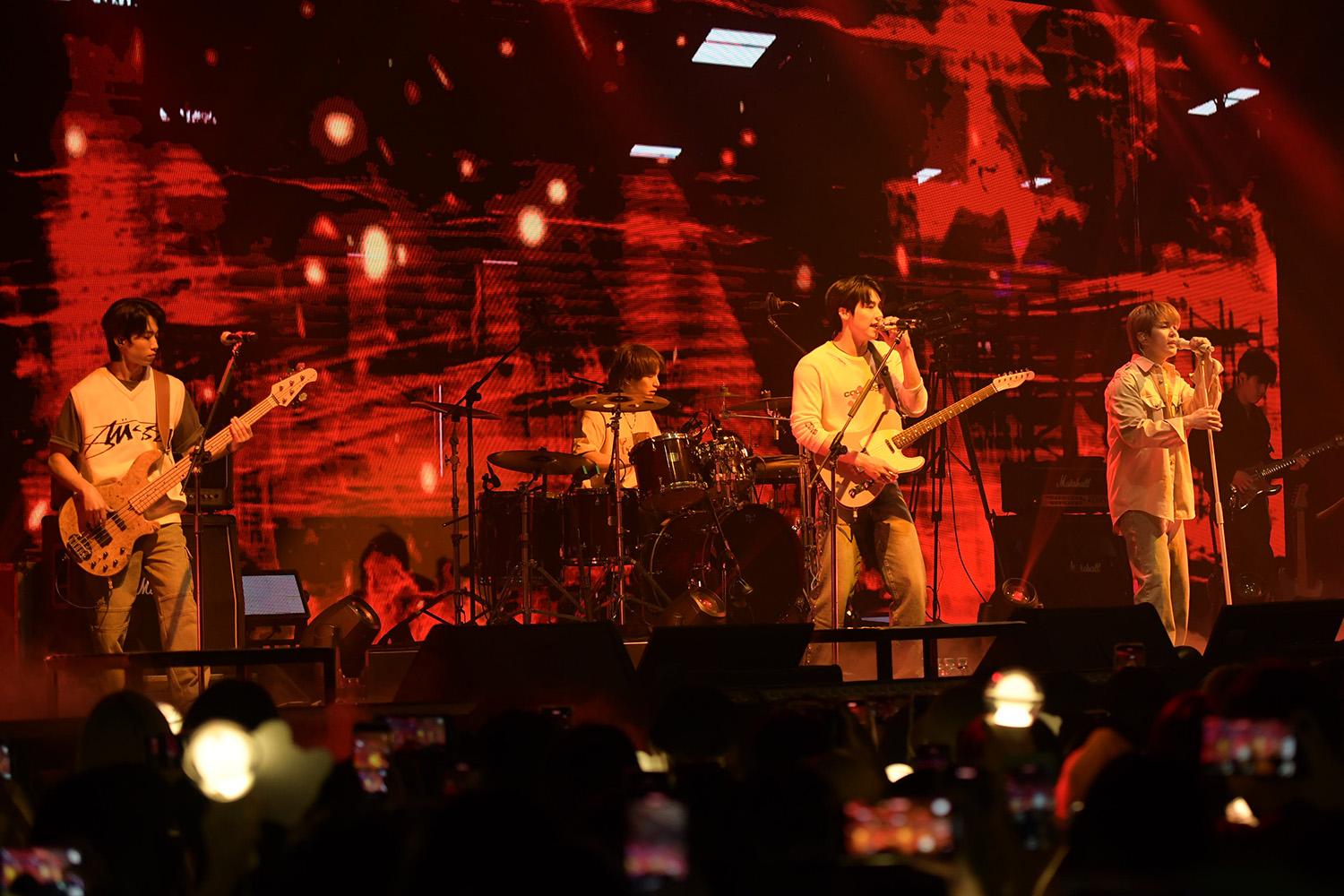 N.Flying獻唱〈想見你〉中文RAP大成功 驚見「入伍成員」台下監視│TVBS新聞網