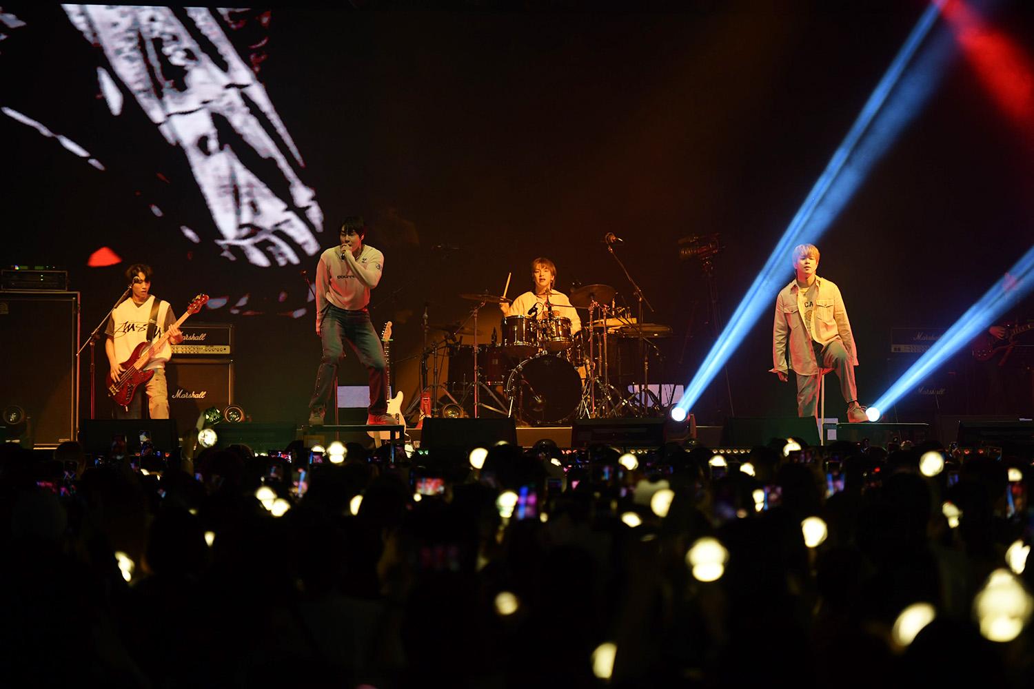 N.Flying獻唱〈想見你〉中文RAP大成功 驚見「入伍成員」台下監視│TVBS新聞網