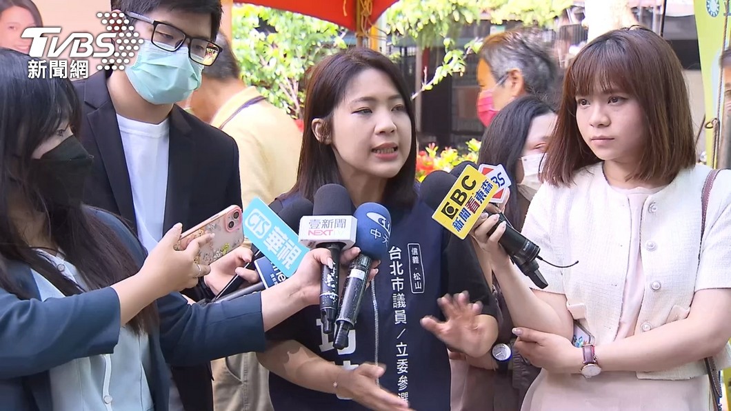 首同框煙硝味十足！ 王世堅、何志偉互加LINE│TVBS新聞網