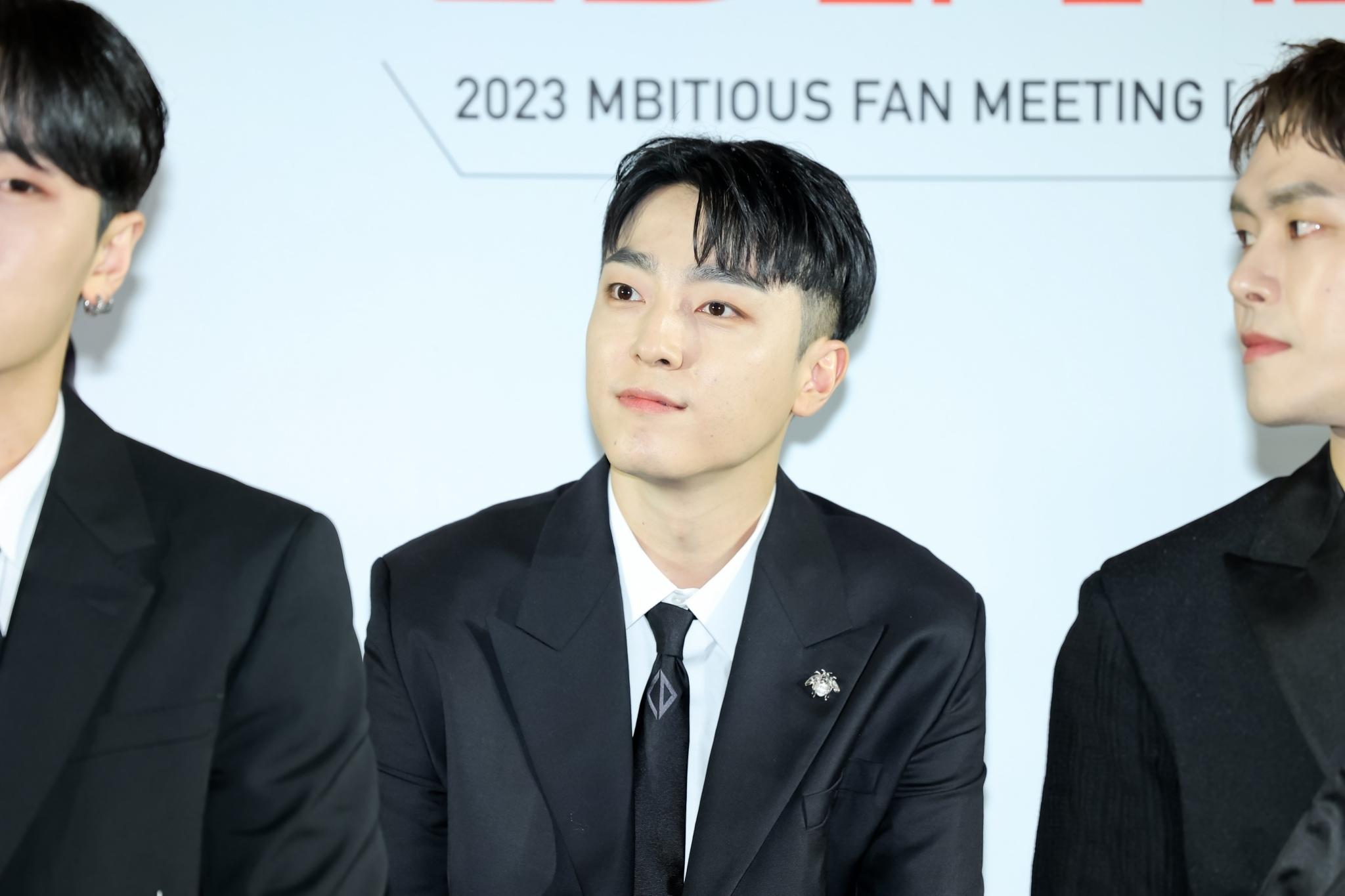 李浩沅「鞠躬請辭」MBITIOUS這職位 太不合群被團長嗆：你閉嘴│TVBS新聞網